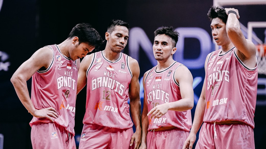 Niat Mulia di Balik Jersey Pink West Bandits Solo. - IBL