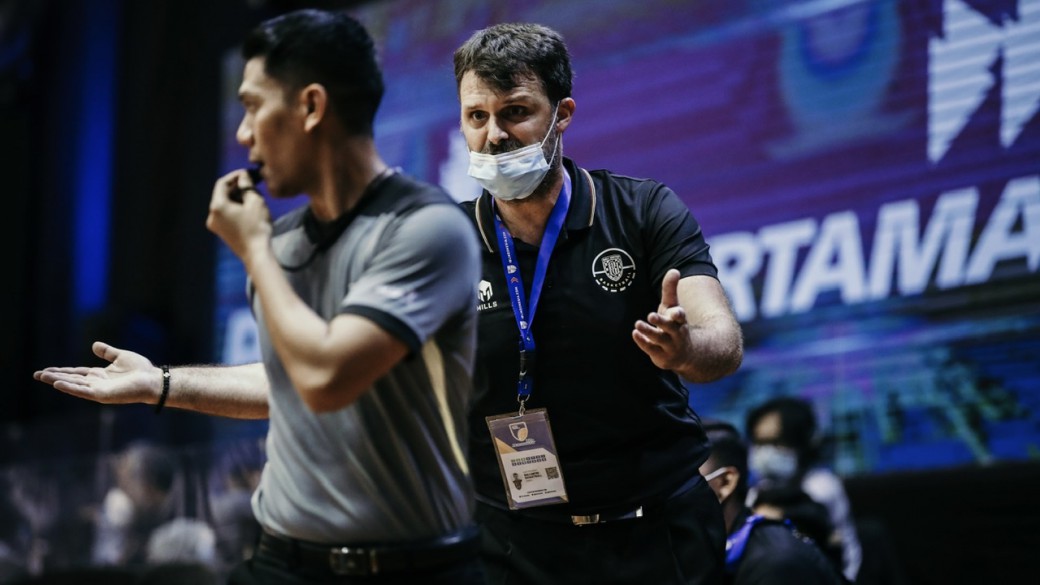 Coach Alex Tetap Bangga Pada Pemain - IBL