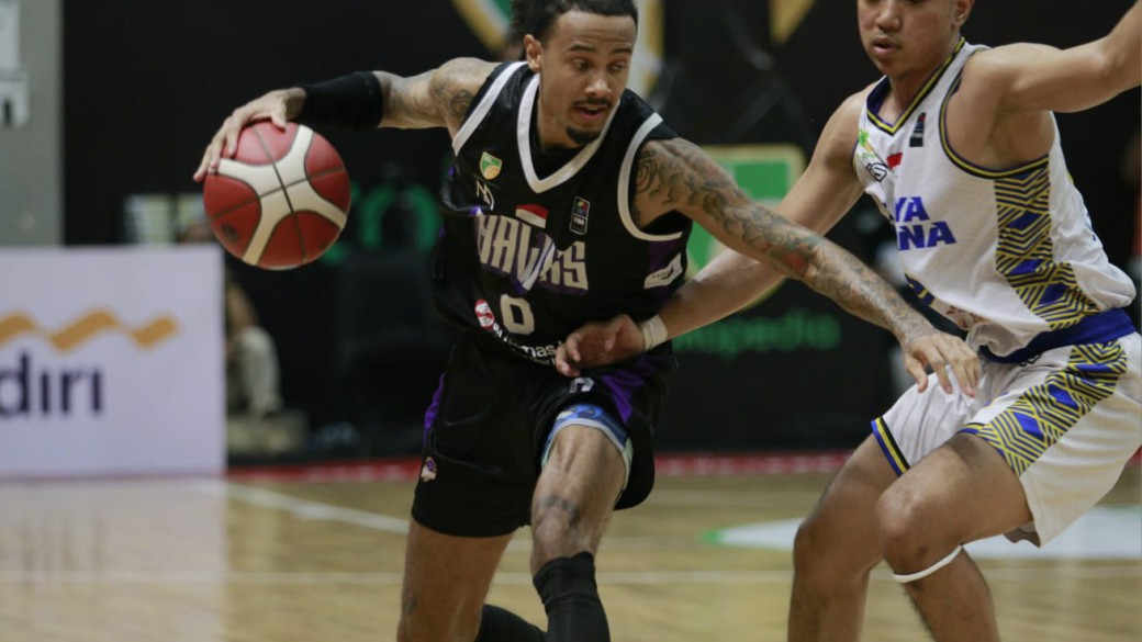 Meledak di Kuarter Keempat, Hawks Curi Poin di Semarang - IBL