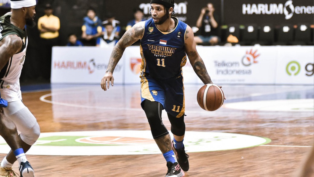 Brandone Francis Langsung Dapat Denda di Laga Perdananya - IBL