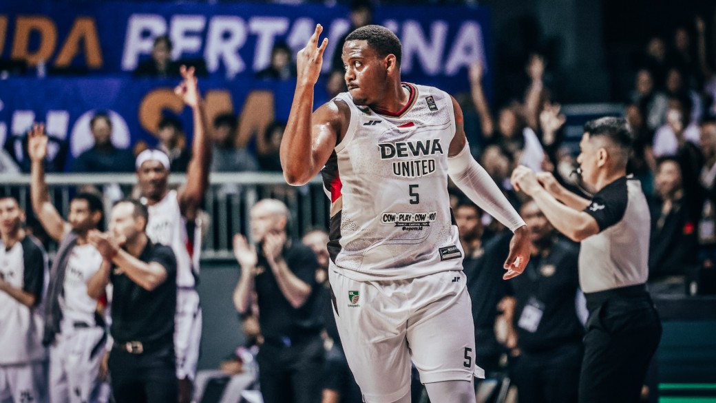 Insiden Jordan Adams dengan Juan Laurent Kokodiputra - IBL