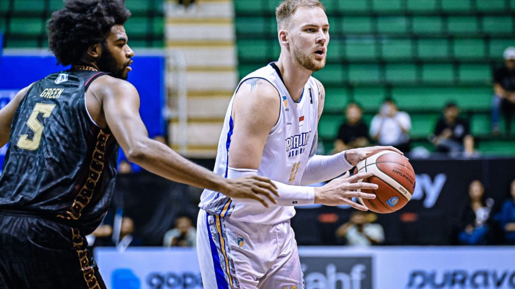 Norbertas Giga Bantu Prawira Raih Kemenangan Perdana - IBL