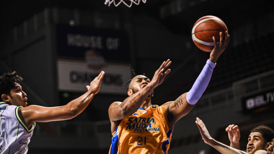 Randy Bell dan AJ Bramah Triple-double, Satria Muda Hancurkan Pacific - IBL