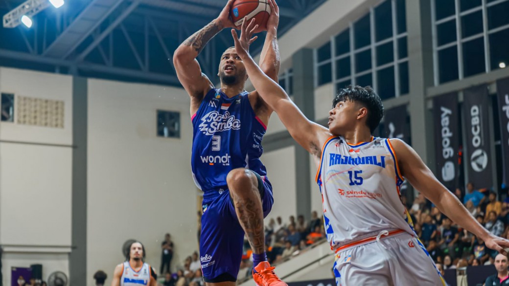 KJ Buffen dan Quintin Dove Terlibat Persaingan Sengit di First Half - IBL